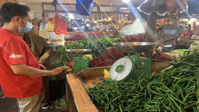 Harga Cabai Rawit Merah di Tanjungpinang Makin Pedas, Pedagang Tak Berani Stok Banyak ...