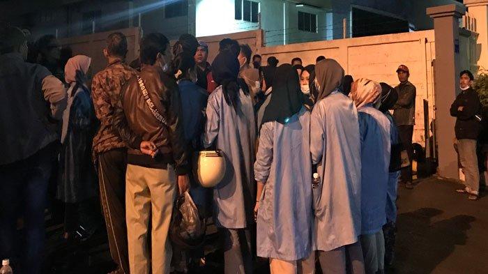 KESAKSIAN Karyawan PT PCI Batam, Ribuan Orang Berebut Keluar Karena ...