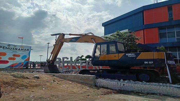 BC Kepri Musnahkan Berbagai Jenis Barang Ilegal Hasil Penindakan dari 2021-2023 - Tribunbatam.id