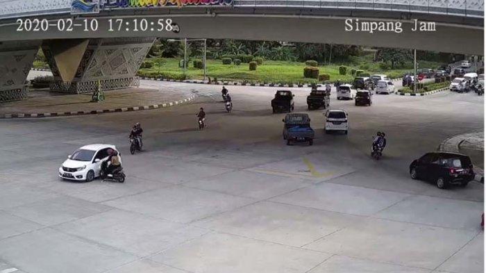 Begini Kondisi Pengendara yang Kecelakaan di Fly Over Laluan Madani ...