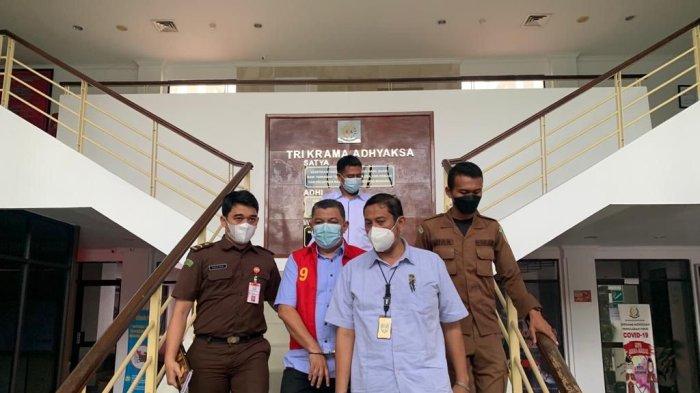 Ikut Nikmati Hasil Korupsi Mantan Kepala Sekolah, Sejumlah Guru SMAN 1 Batam Kembalikan Rp 119 ...