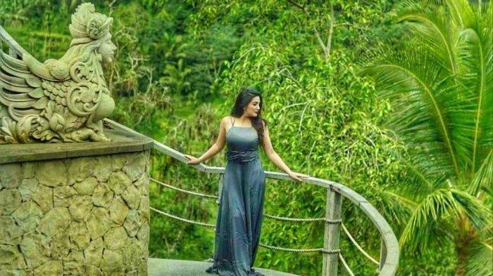 Pose Ashanty, Istri Anang & Ibunda Aurel Hermansyah di Kolam Renang ...