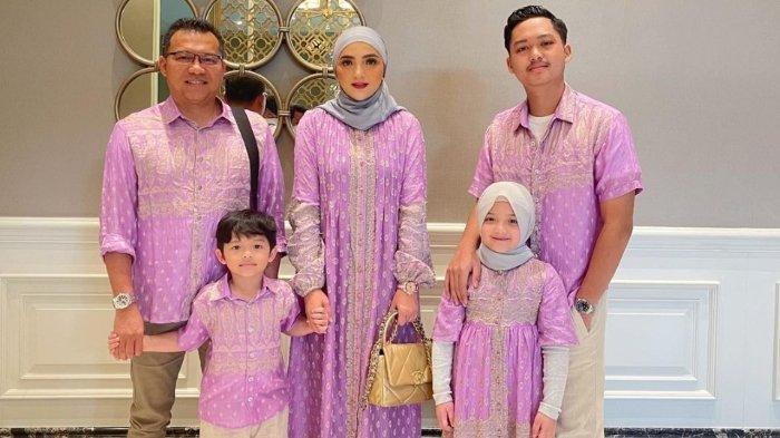 Ashanty Bereaksi Lihat Arsy dan Arsya Hermansyah Salat Berjamaah Berdua ...