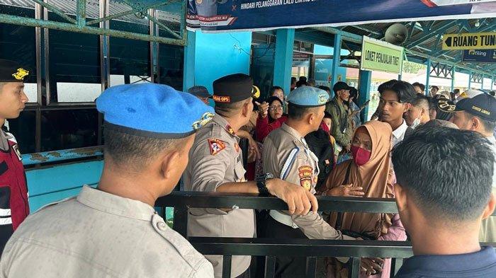 Polres Lingga Kawal Puncak Arus Balik Lebaran, Penumpang Mulai Padati Pelabuhan - Tribunbatam.id