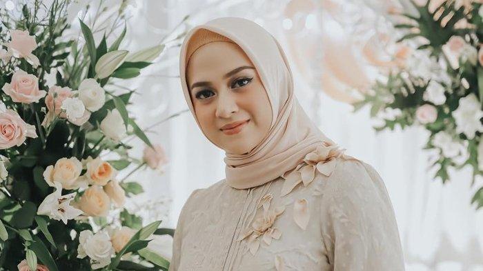 Lama tak Muncul di Layar Kaca, Artis Ini Ternyata Dinikahi Bos Perusahaan Kelapa Sawit, Rumah ...