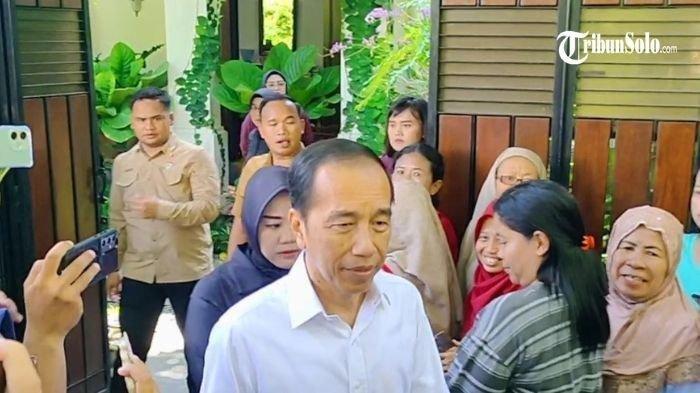 Akhirnya Jokowi Tunjukkan Ijazah Asli dari SD sampai Kuliah UGM ke Wartawan - Tribunbatam.id