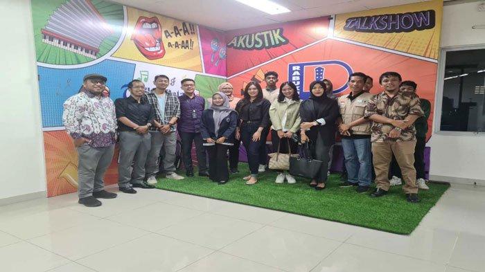 Mahasiswa dan Dosen UNRIKA Diajak Room Tour di Kantor Tribun Batam ...
