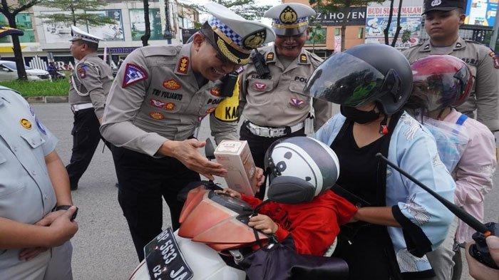 Operasi Seligi di Batam, Polda Kepri Beri Helm SNI hingga Tumbler ke ...