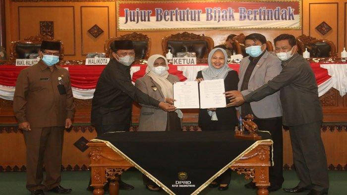 Wali Kota dan Pimpinan DPRD Tanjungpinang Teken Nota Kesepakatan KUA-PPAS APBD 2022 - Tribunbatam.id