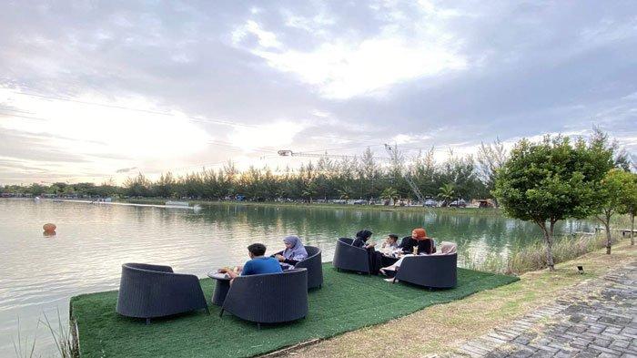 Nongkrong di Lake Side Cafe Batam, Bisa Lihat Sunset dan Atraksi Atlet ...