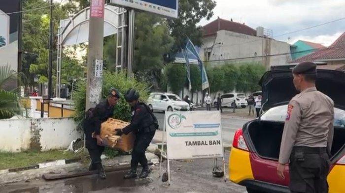 Tim Jihandak Periksa Kardus Misterius di Sebuah SPBU di Madiun ...