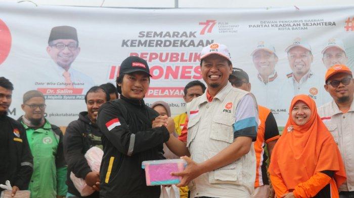 DPD PKS Batam Bagikan Bingkisan Kemerdekaan bagi Ojek Online di Batam ...