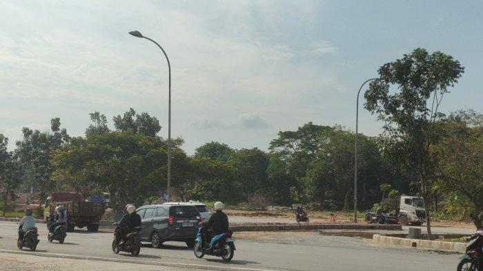 KECELAKAAN DI BATAM, Hindari Mobil, Kontainer Tabrak Trotoar dan Tiang Listrik - Tribunbatam.id