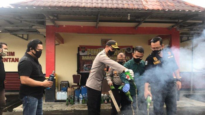 Dibakar, Polres Bintan Musnahkan BB Ganja Hampir 1 Kilo dan Miras ... Dibakar, Polres Bintan Musnahkan BB Ganja Hampir 1 Kilo dan Miras ...