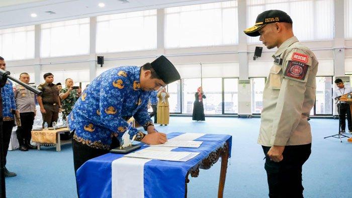 Bantu Masyarakat Terdampak Bencana, Bupati Roby Kukuhkan Tagana Bintan ...