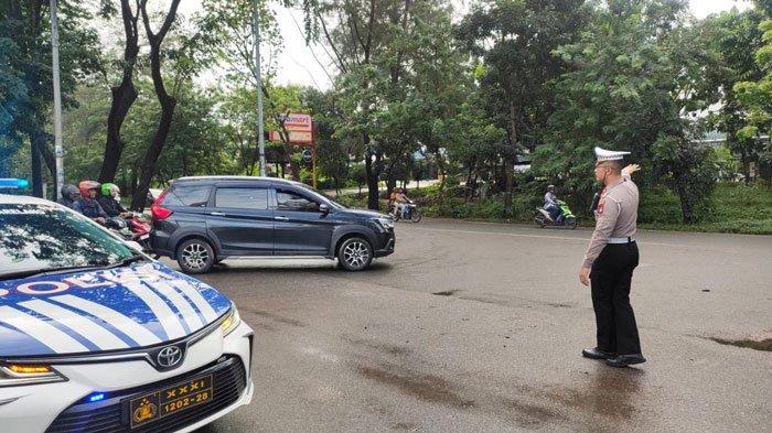 Dampak Jalan Ambles di Tiban Batam, Polantas Terapkan Rekayasa Lalin ...