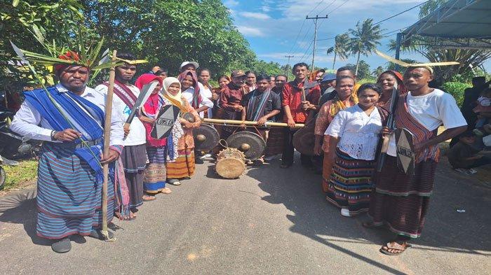 Hedung Huriq Tarian Khas Kedang, Lembata, NTT Sambut Tamu Penting Eksis ...