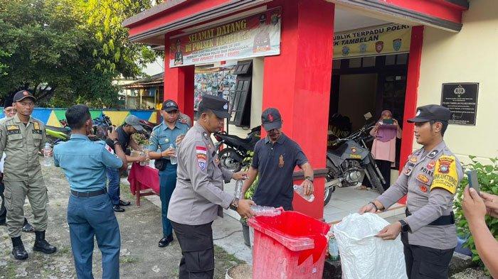 144 Botol Arak Putih Tak Bertuan dari Kalbar Dimusnahkan Polsek ...