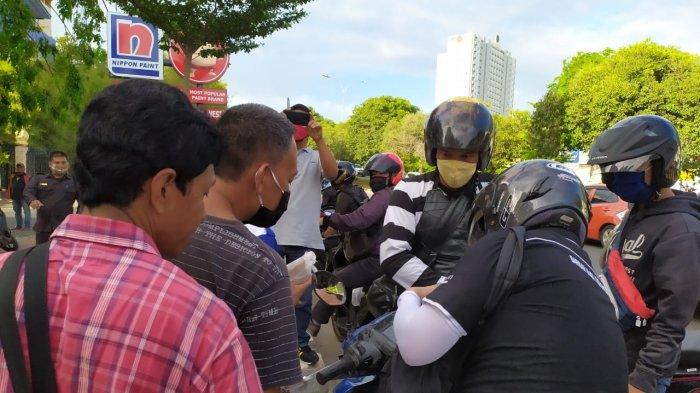 Bagi 300 Nasi Bungkus Gratis, Pekerja Jalanan Jadi Target BMTI Batam ...