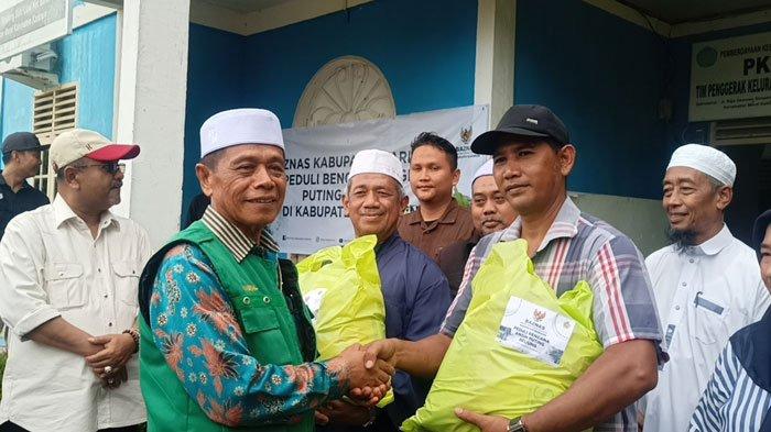Baznas Karimun di Kepri Salurkan Ratusan Paket Sembako ke Korban Puting Beliung - Tribunbatam.id