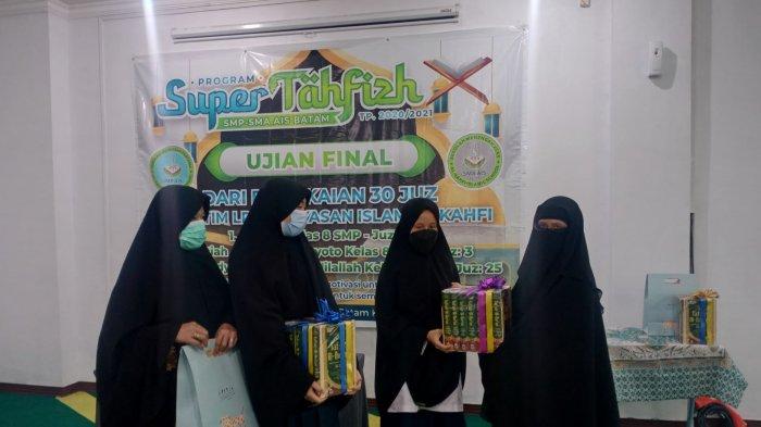 Al Kahfi Islamic School Batam, Hasilkan 6 Siswa Hafal 30 Juz Al-Qur'an dalam Program Super ...