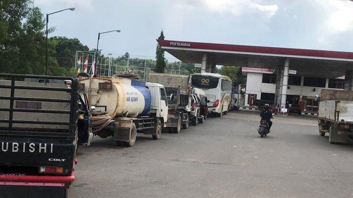 Antrean Pembelian Solar di Sejumlah SPBU Sagulung dan Batu Aji Batam Mengular - Tribunbatam.id