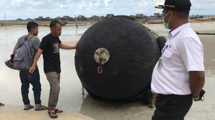 Deretan FAKTA Penemuan Bola Raksasa Hitam di Pantai Bintan, Diameter ...