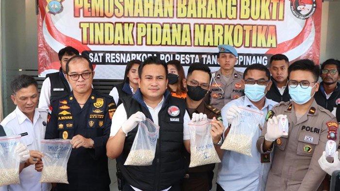 Polresta Tanjungpinang Lengkapi Berkas Kasus Pil Ekstasi Jaringan Internasional - Tribunbatam.id