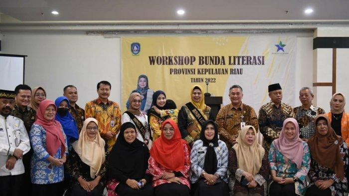 Dewi Kumalasari Jadi Narasumber Workshop Bunda Literasi Kepri 2022 - Tribunbatam.id