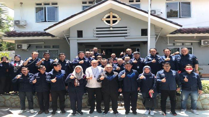 Kepala BP2MI Beri Dukungan ke Romo Paschal Berantas Perdagangan Manusia ...