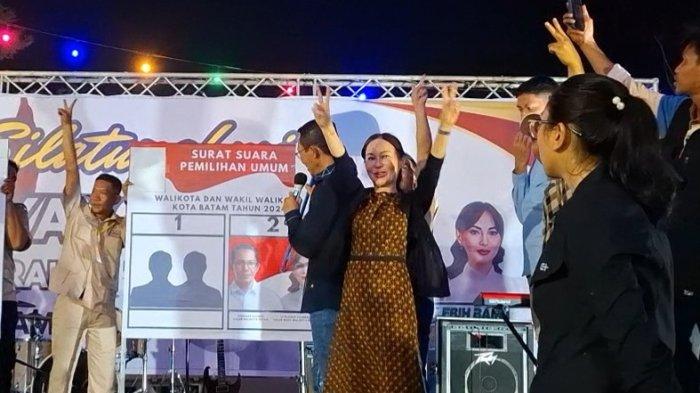 Tepuk Tangan dan Suara Petasan Warnai Silaturahmi Amsakar-Li Claudia di ...