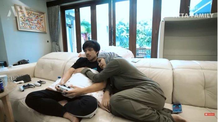 Aurel Hermansyah Peluk dan Sebut Atta Halilintar Bayi Gede saat Sakit - Tribunbatam.id