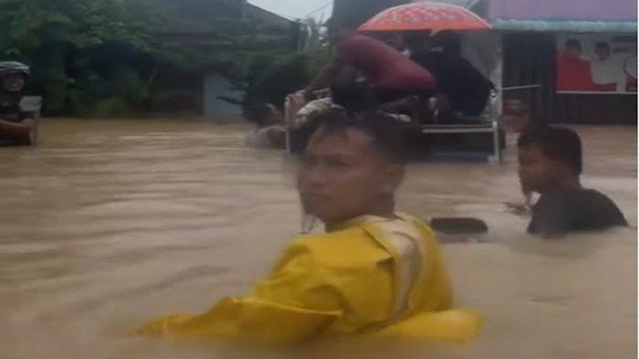 Banjir di Tembesi Tower Batam Sedada Orang Dewasa: Ya Allah Surau Kami ...