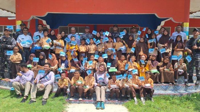 Tim ERB BI Naik Pompong ke Pulau Midai Sosialisasi CBP Rupiah, Tukar ...