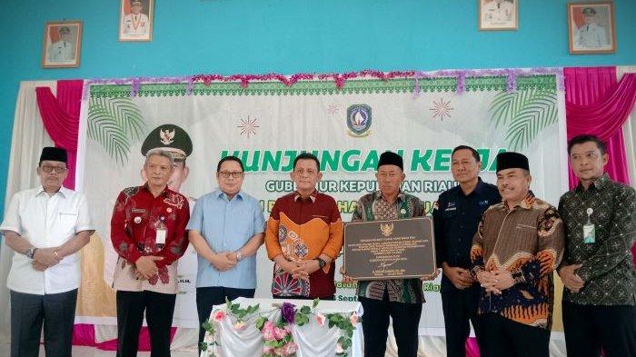 Disdik Kepri Serahkan Bantuan Buat SMAN 1 Bunguran Utara Natuna Total ...
