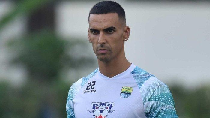 Pelatih Persib Bandung Luis Milla Puas dengan Penampilan Tyrone dan ...