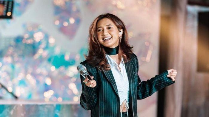 Biodata Rahmania Astrini, Penyanyi Pembuka Konser Coldplay di Jakarta ...