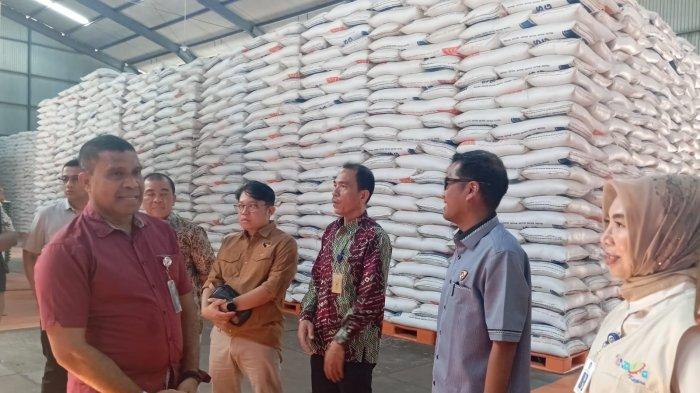 Bulog Batam Pastikan Stok Beras Cukup Hingga Empat Bulan ke Depan - Tribunbatam.id