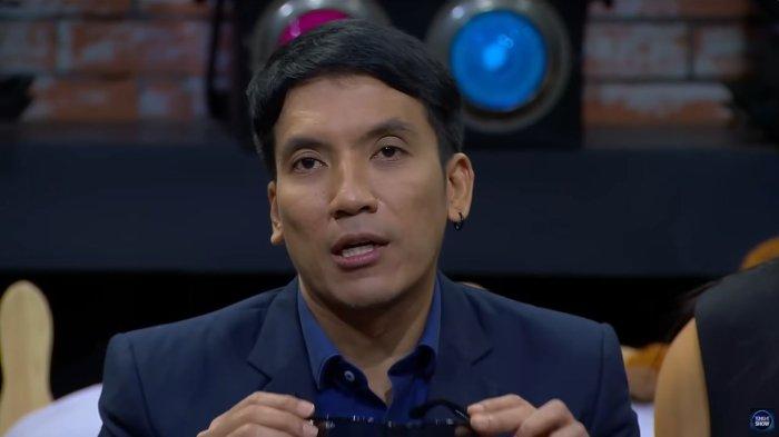 Mata Desta Berkaca Kaca Ungkap Koleksi Kaca Mata Hitam Dari Mendiang