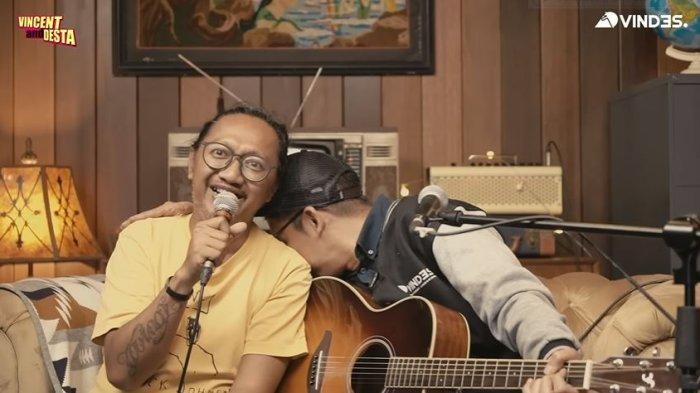 Desta Peluk Arie Dagienkz usai Nyanyi Lagu yang Kerap Dilantunkan saat ...