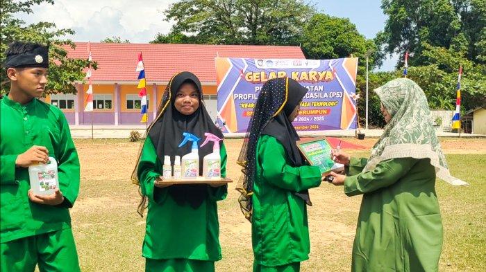 SMAN 1 Bakung Serumpun Lingga Bikin Sabun hingga Pembersih Lantai ...