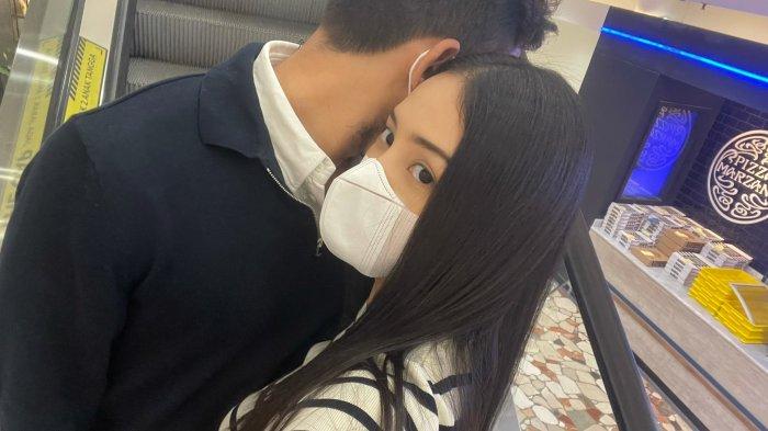 Ngaku Bucin, Anya Geraldine Pamer Foto Pelukan di Eskalator: Enak Banget - Tribunbatam.id