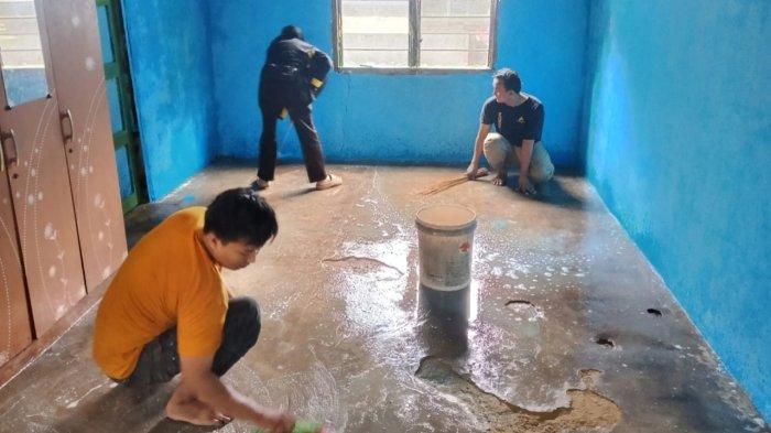 Senyum Bunga Janda Tua di Batam Ketika Ikatan Mahasiswa Lingga ...