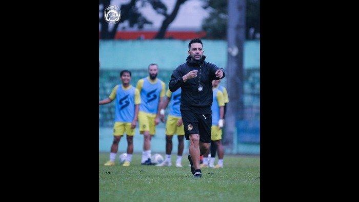 Fokus Benahi Fisik Pemain, Javier Roca Kurangi Porsi Latihan Pemain ...