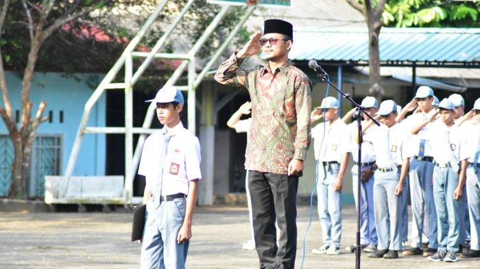 Ajak Pemilih Pemula Cerdas Memilih, KPU Bintan Kunjungi SMA dan SMK - Tribunbatam.id