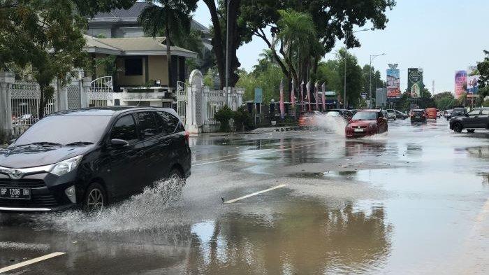 Kondisi Jalan Engku Putri Batam Center Setelah Turun Hujan - Tribunbatam.id