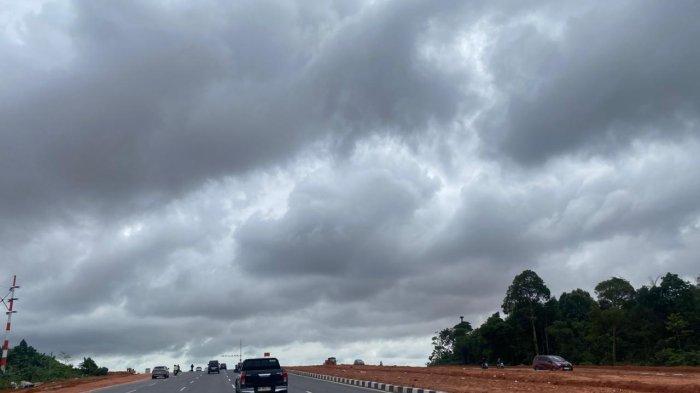 Prakiraan Cuaca BMKG Hang Nadim Batam Senin 10 Februari 2025, Diselimuti Awan, Waspada Angin ...