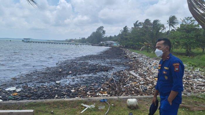 Limbah Minyak Hitam di Pantai Sakera Bintan Muncul Lagi, Terjadi Setiap Tahun - Tribunbatam.id