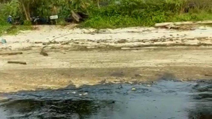 Limbah di Bintan Jenis Minyak Hitam Cemari Pantai Trikora, Buat Resah Nelayan - Tribunbatam.id
