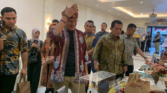 Menparekraf RI Sandiaga Uno Kagumi Batik Gonggong Khas Kota Tanjungpinang Kepri - Tribunbatam.id
